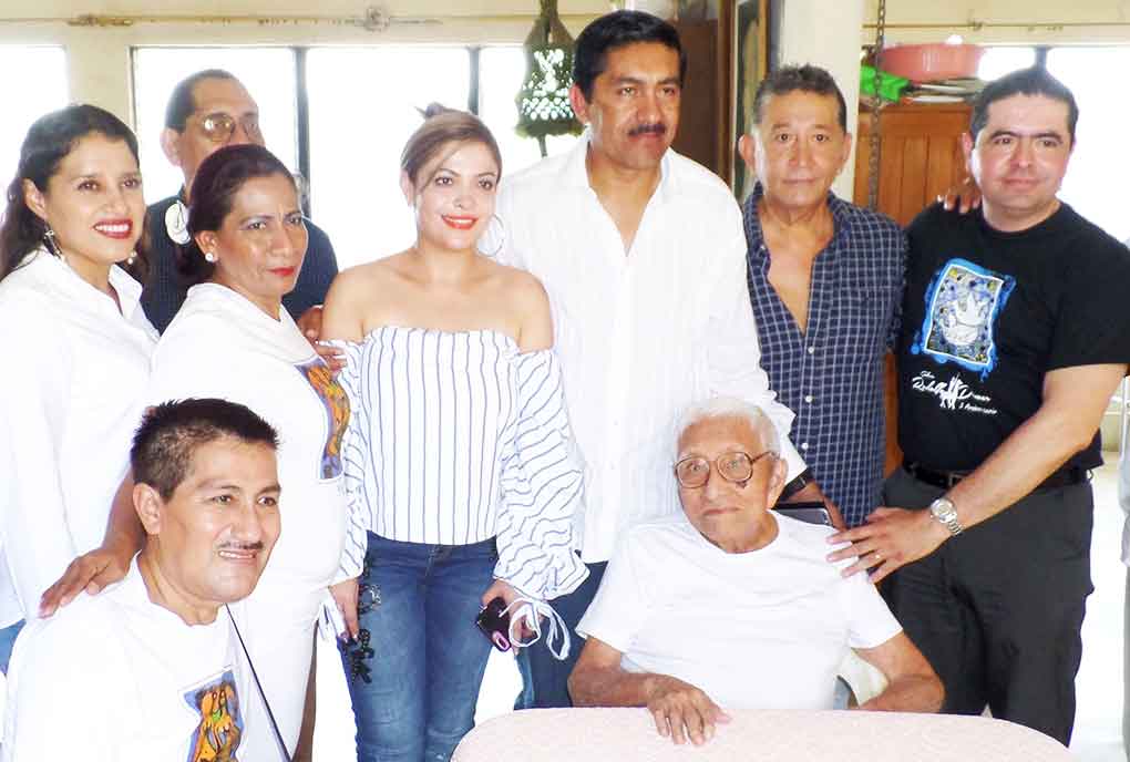 Nuevamente, el Dr. Francisco Aguilar Cervantes Distinguido por el Líder ...