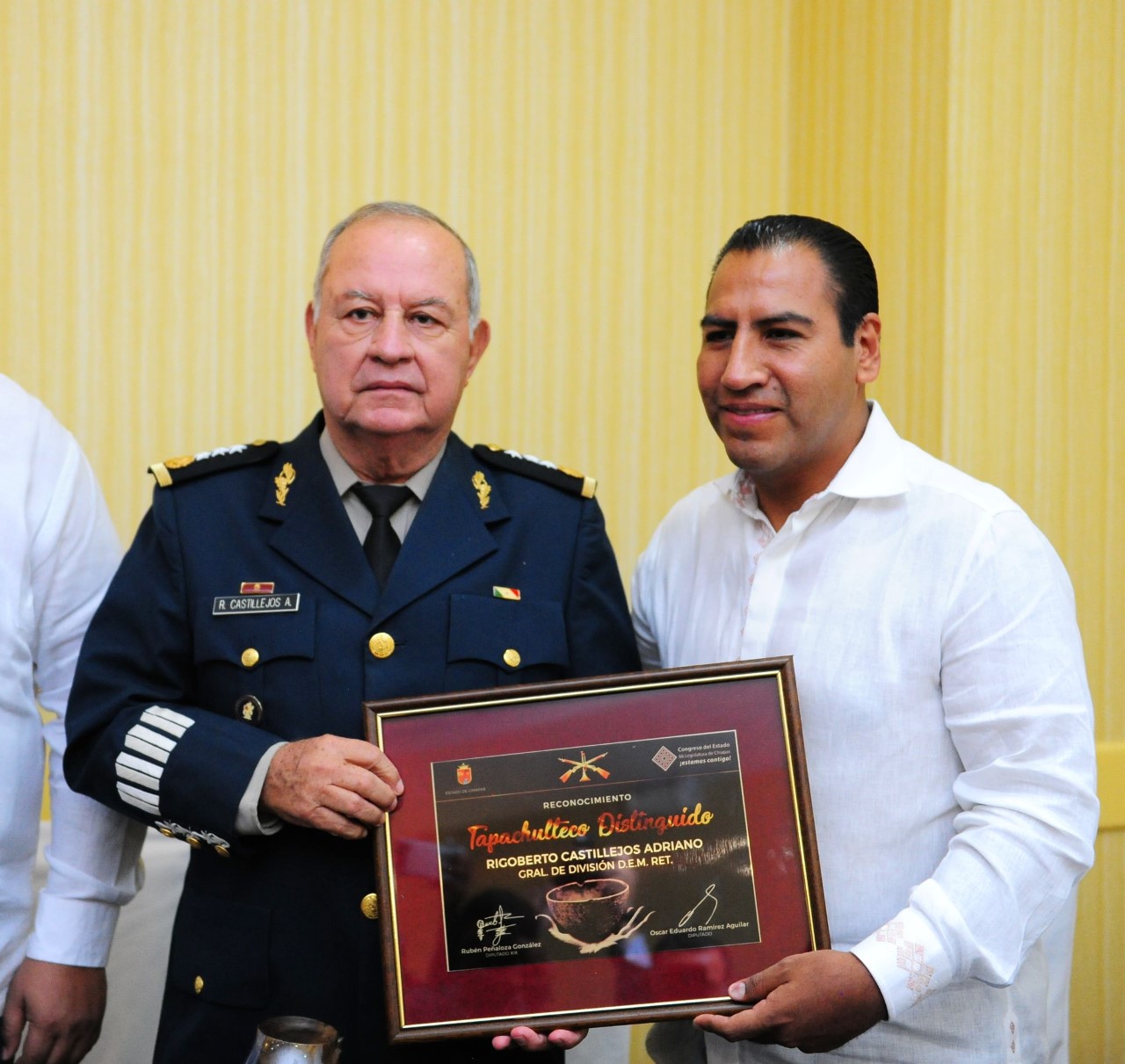 Entrega Eduardo Ramírez “El Huacal Tapachulteco” al general Rigoberto ...