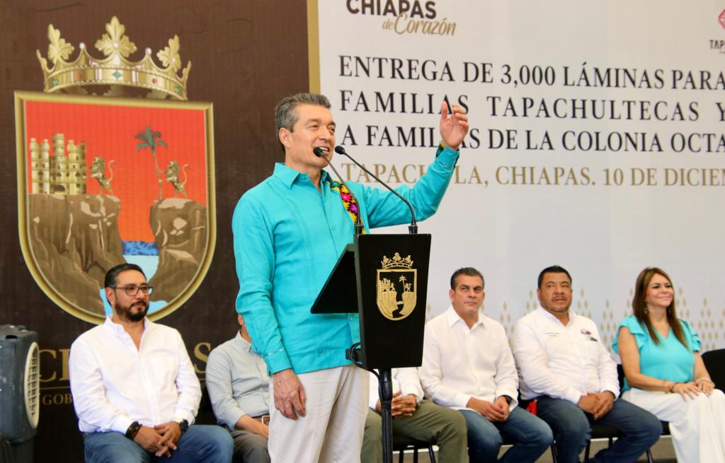 En Tapachula, entrega Rutilio Escandón escrituras públicas y paquetes ...