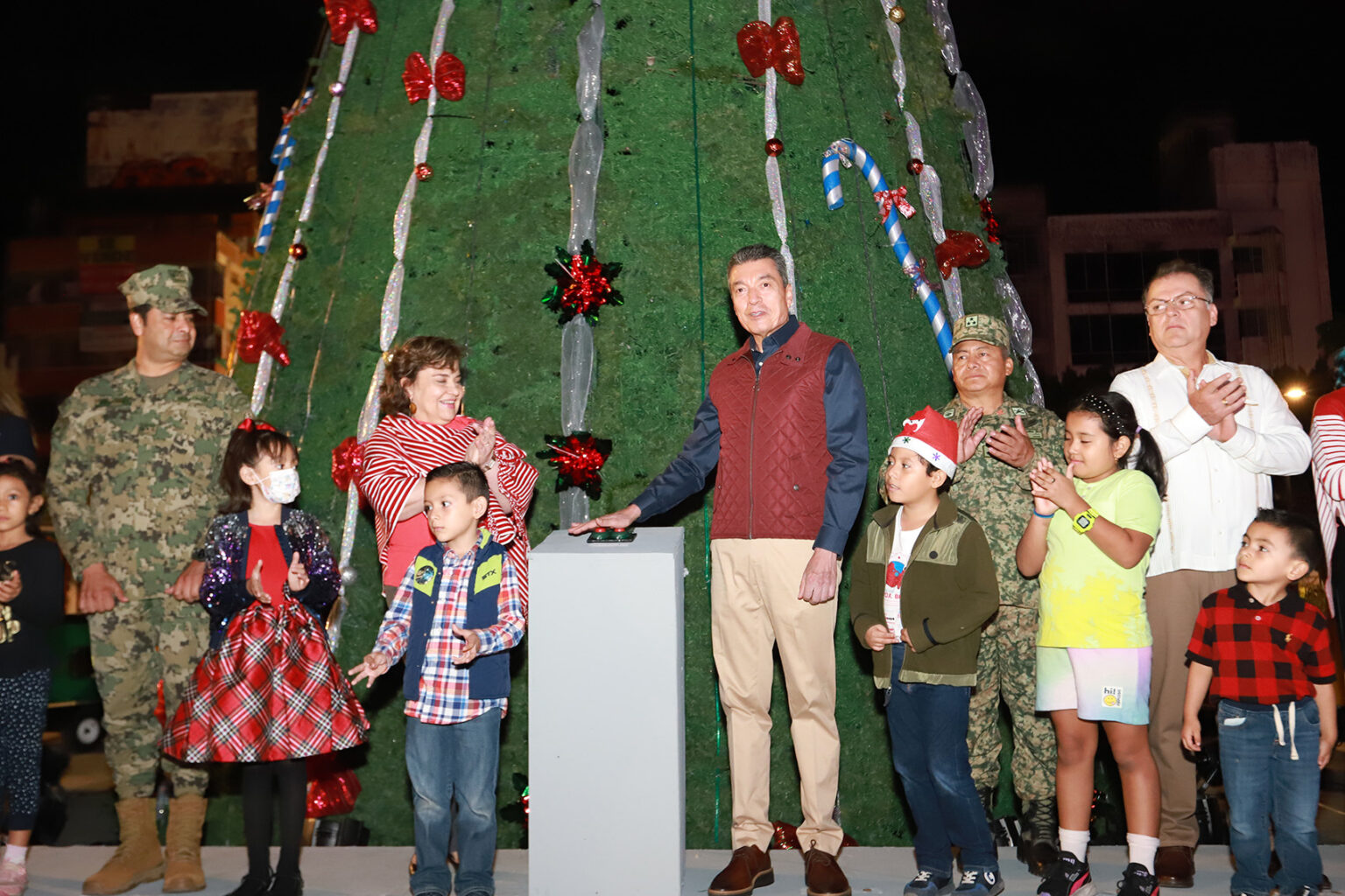 Rutilio Escandón realiza el encendido del Árbol de Navidad en la ...