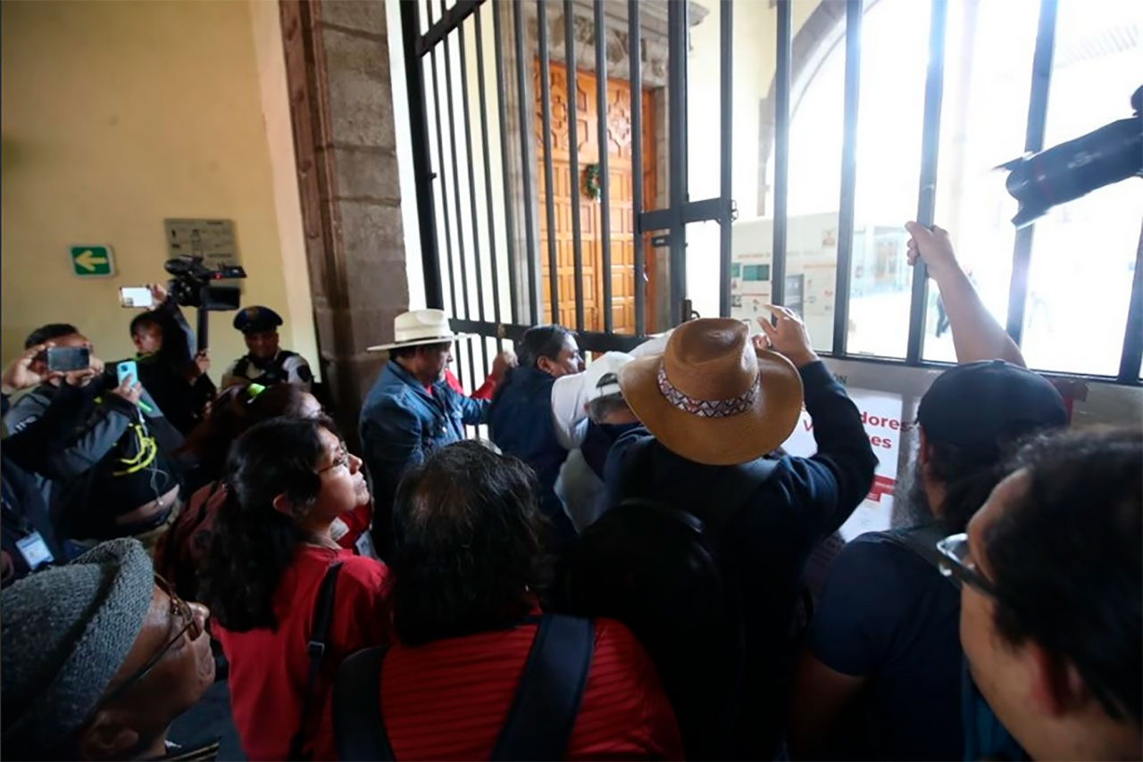 Presencia "extraña" de personas ajenas al magisterio en portazo: SEP ...